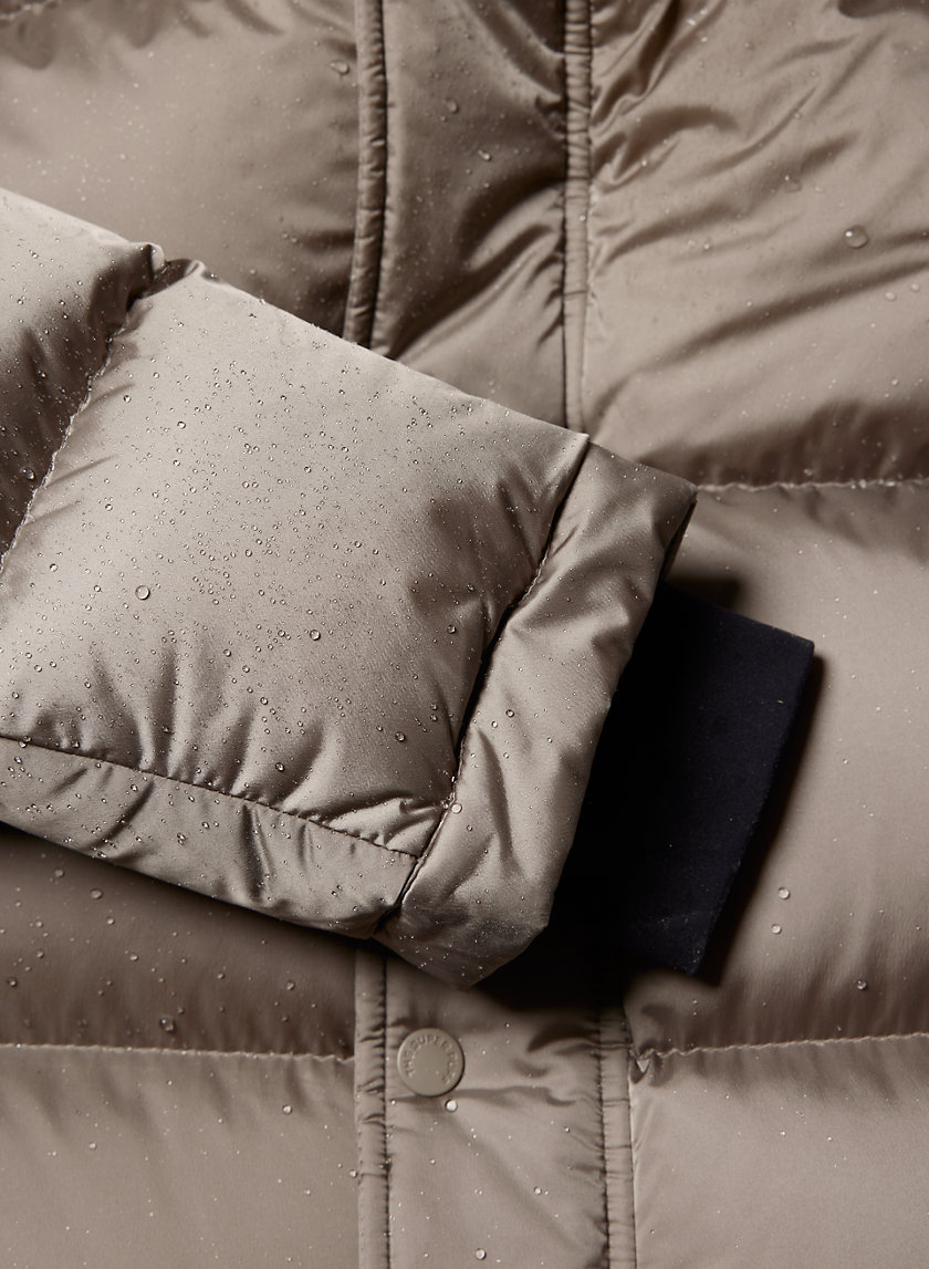 The Super Puff™ THE SUPER PUFF™ SHORTY | Aritzia INTL