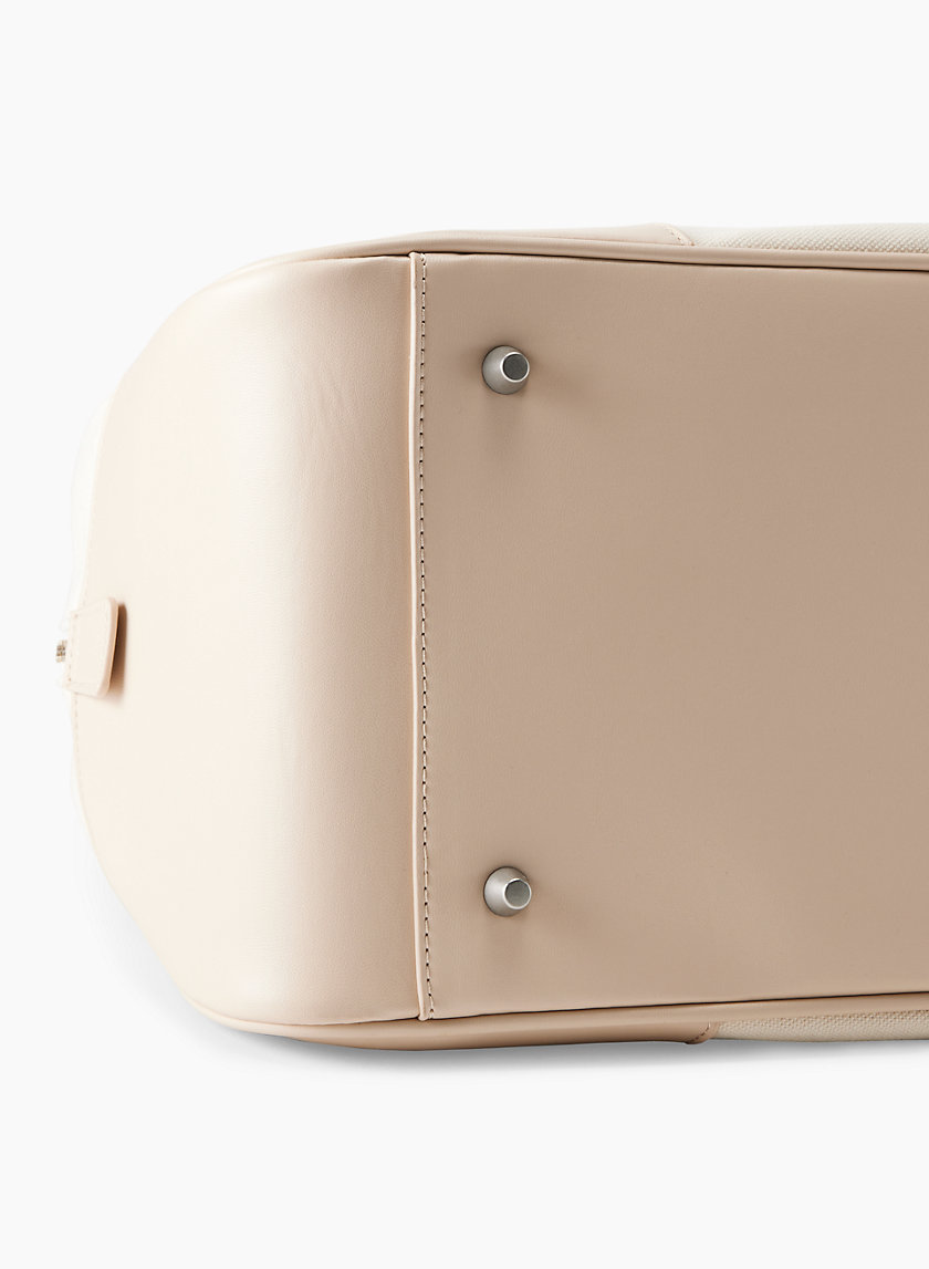 Tna THROWBACK BAG | Aritzia INTL