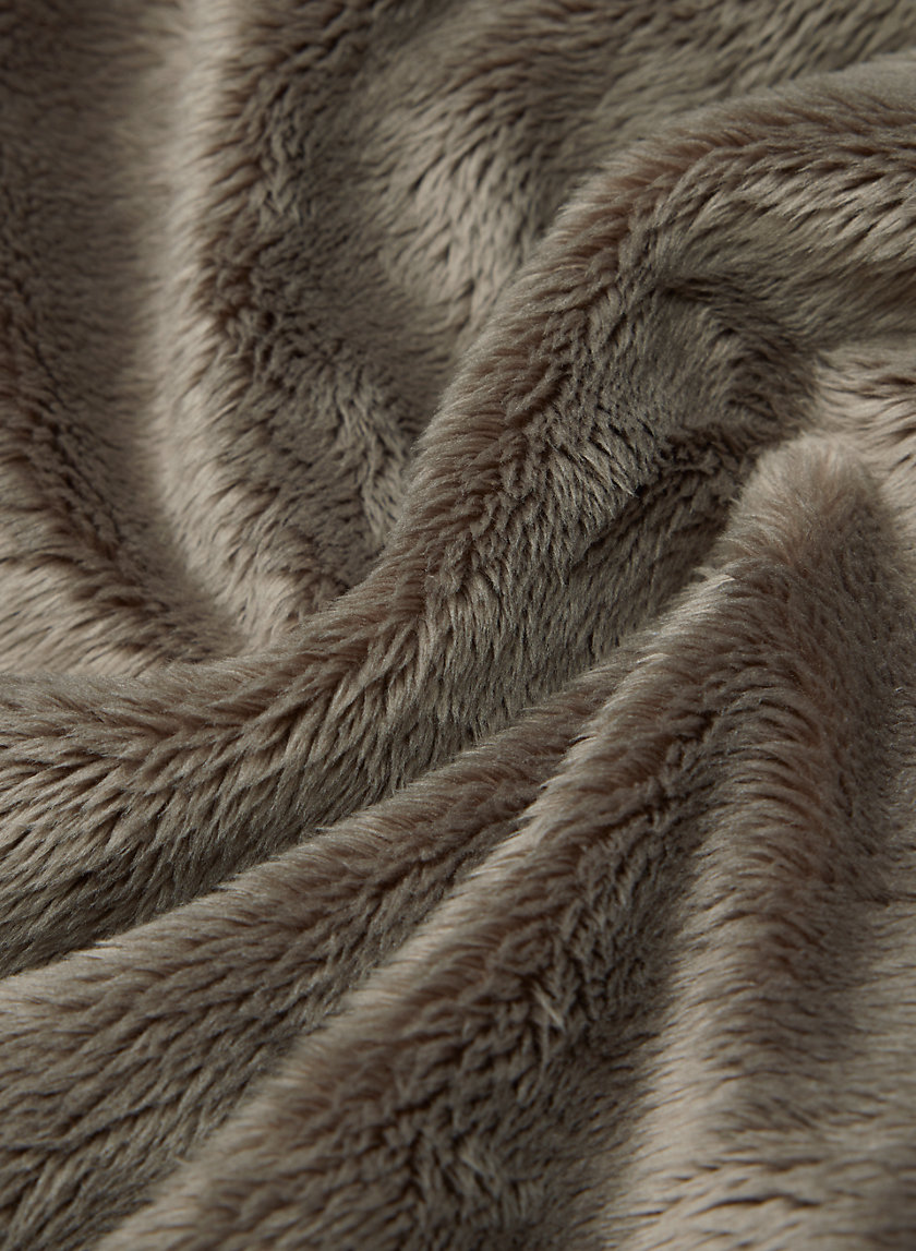 TnAction THE LITTLE FUZZY PUFF™ NEW | Aritzia INTL