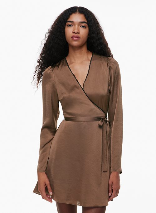 Shop Women's Dresses on Sale | Aritzia CA
