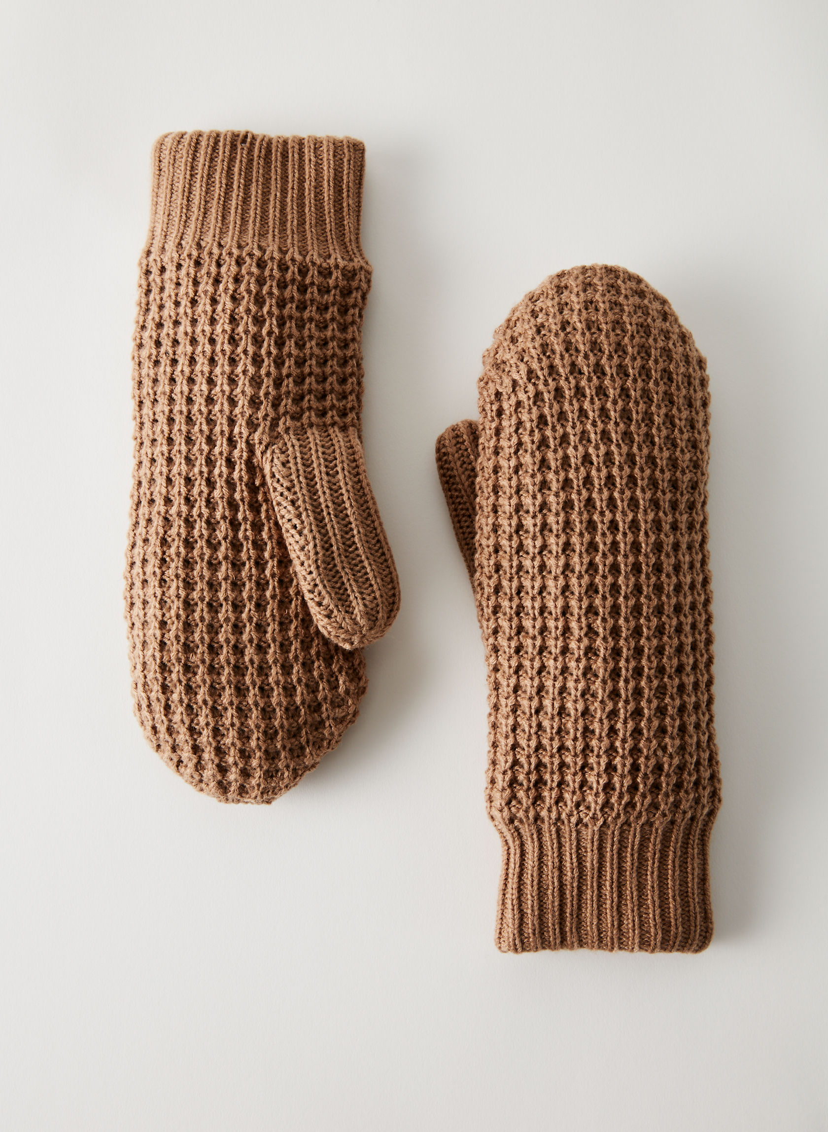 Main Character LOLO MITTEN | Aritzia CA